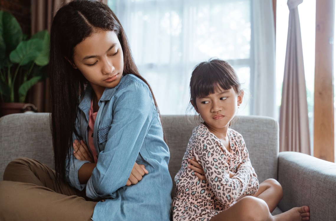 Fighting: 11 Tricks to Halt Sibling Fights Forever | Mamahood Singapore